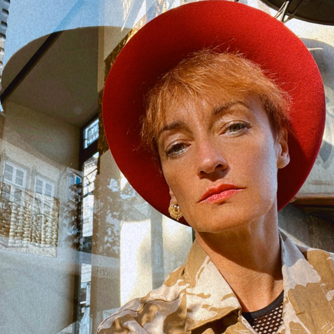 Artist Talk: Pauliana Valente Pimentel - Vizualizator